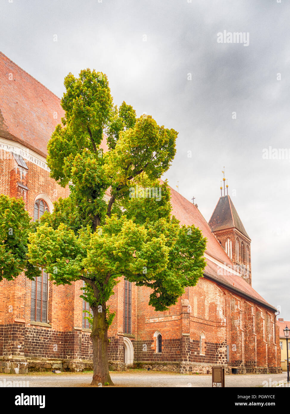 St Nikolai Kirche In Der Altstadt Stockfotos und -bilder Kaufen - Alamy