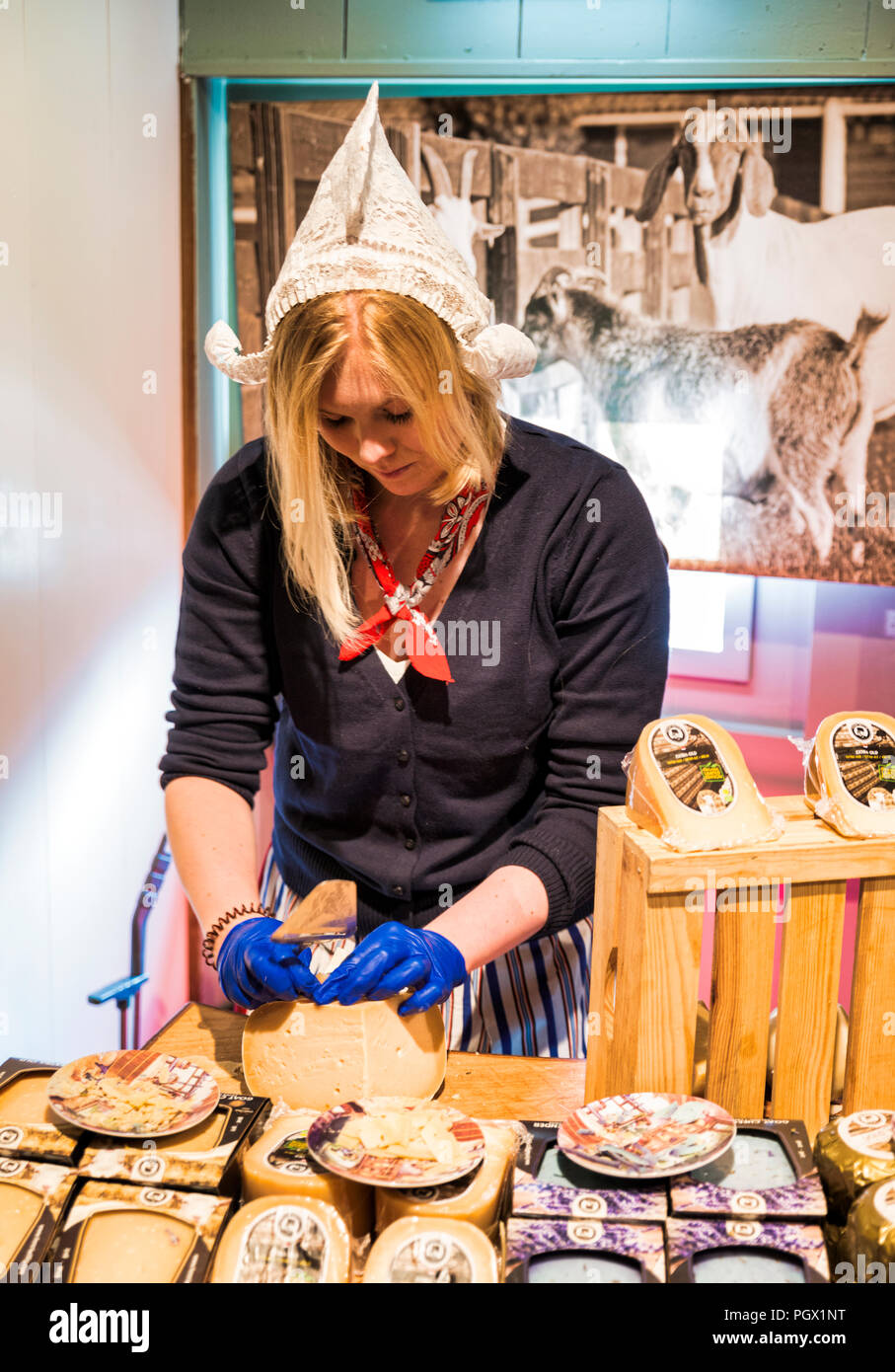 Dutch Cheese Girl Stockfotos und -bilder Kaufen - Alamy