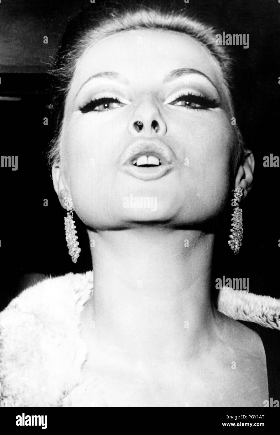Italian Actress Virna Lisi Stockfotos und -bilder Kaufen - Alamy