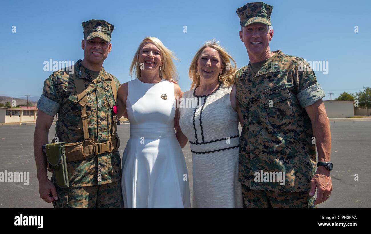 Us Marine Corps Oberst Carlos O. Urbina, Links, offgoing ...