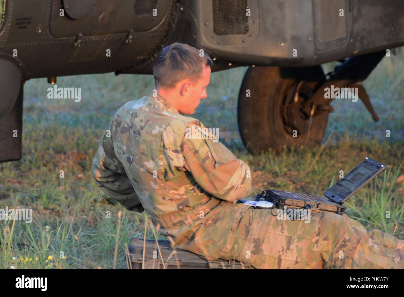 Ein U.S. Army Apache Helikopter Pilot Task Force Viper 1 Bataillon ...