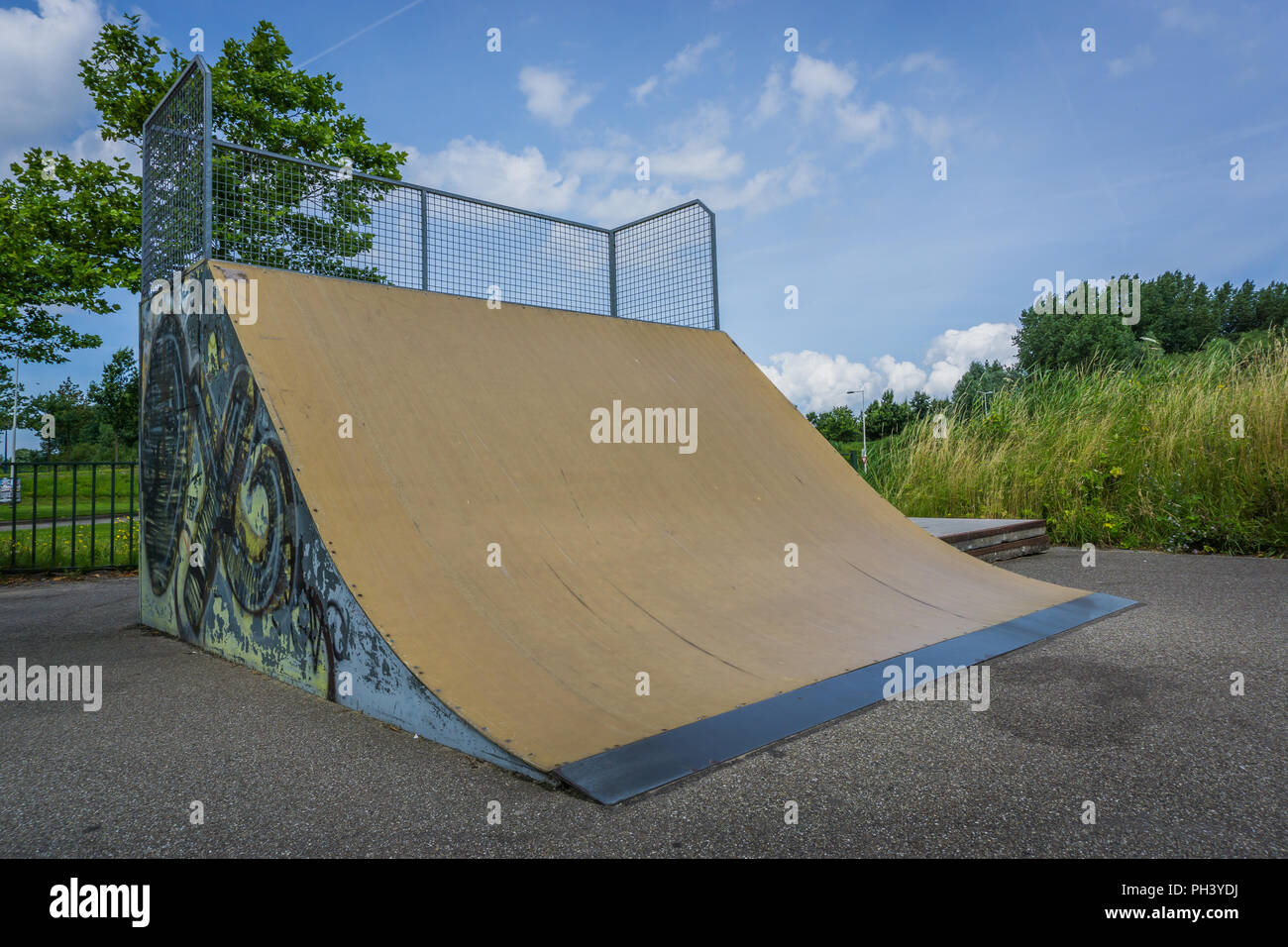 Half pipe ramp -Fotos und -Bildmaterial in hoher Auflösung – Alamy