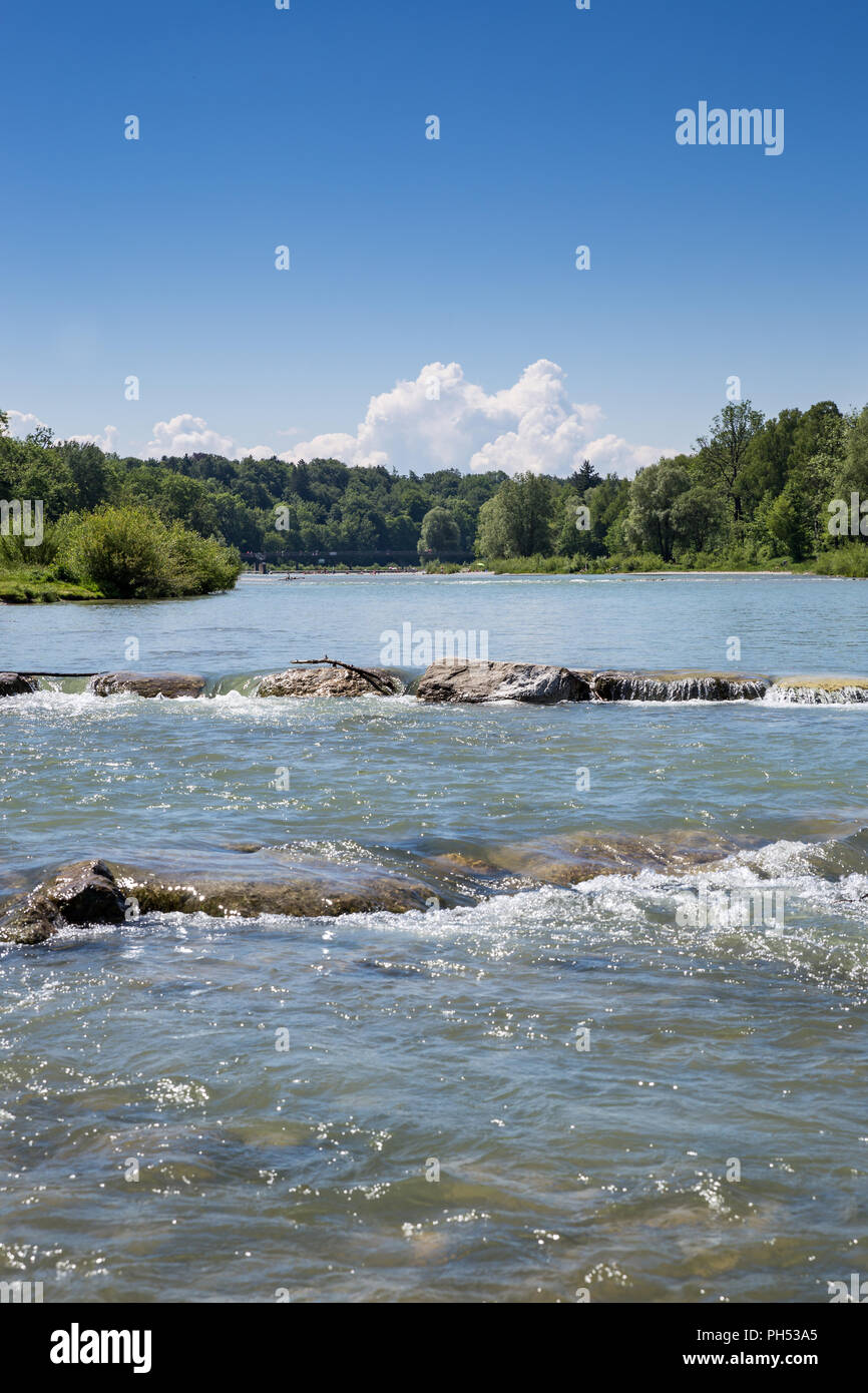 Summer river isar munich -Fotos und -Bildmaterial in hoher Auflösung ...