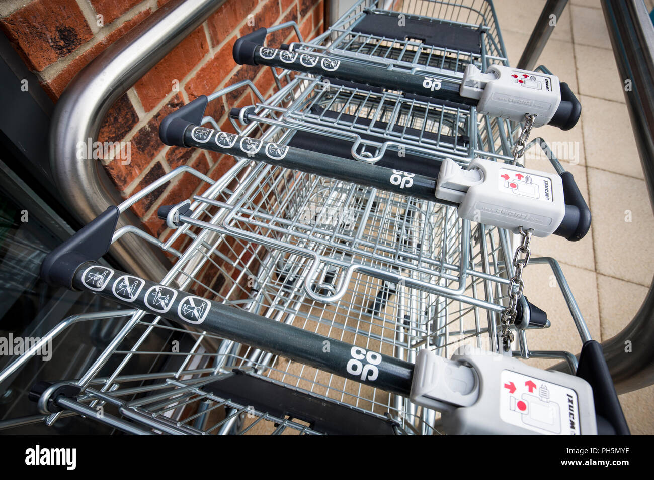 Koop shop -Fotos und -Bildmaterial in hoher Auflösung – Alamy