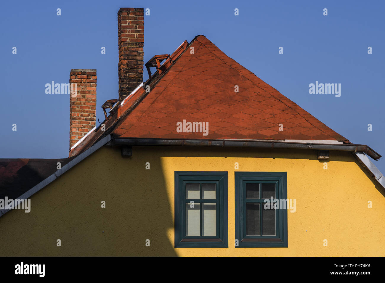 Walmdach aus schiefer -Fotos und -Bildmaterial in hoher Auflösung – Alamy