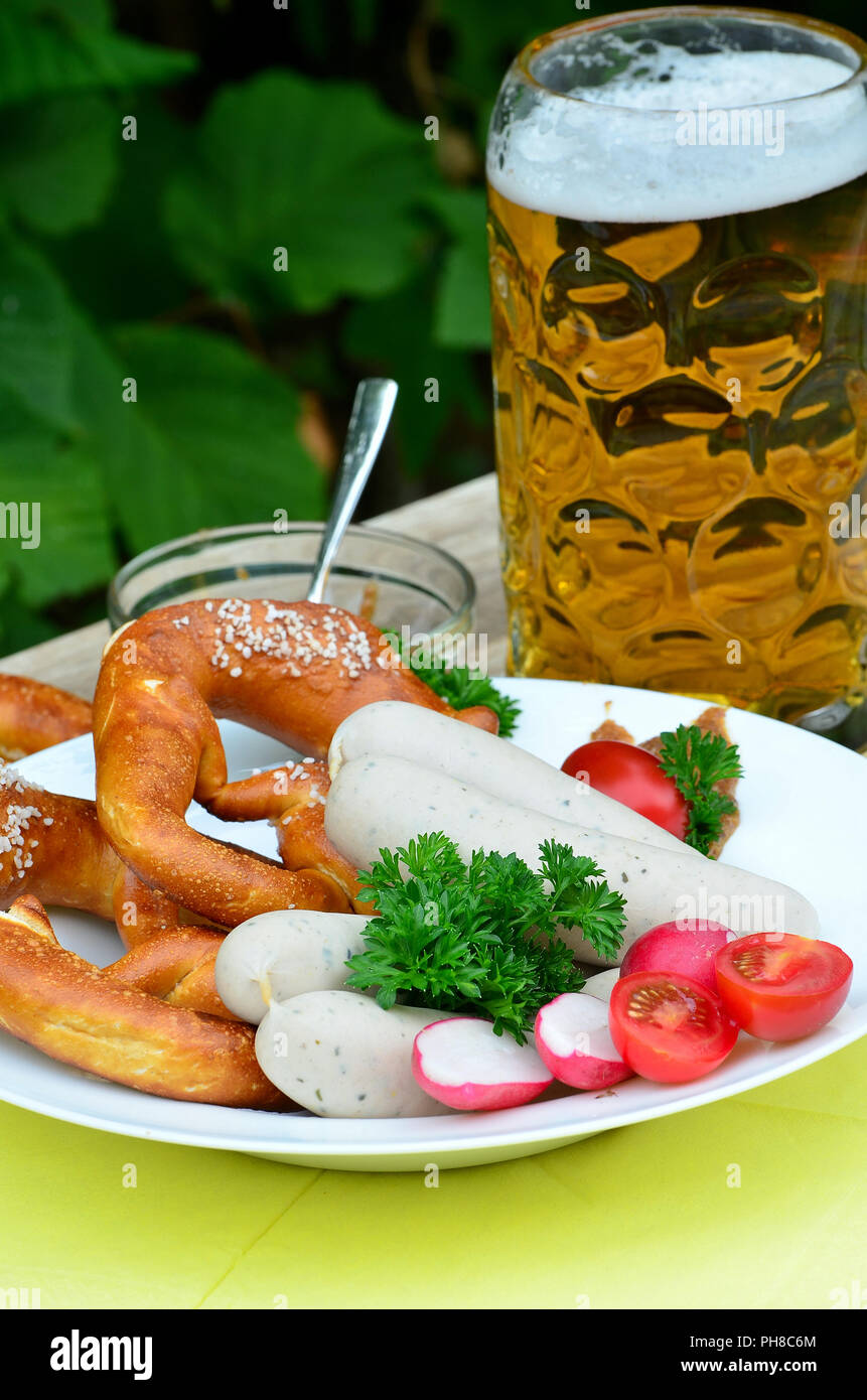Weißwurst Mit Brezel und Bier Stockfotos und -bilder Kaufen - Alamy