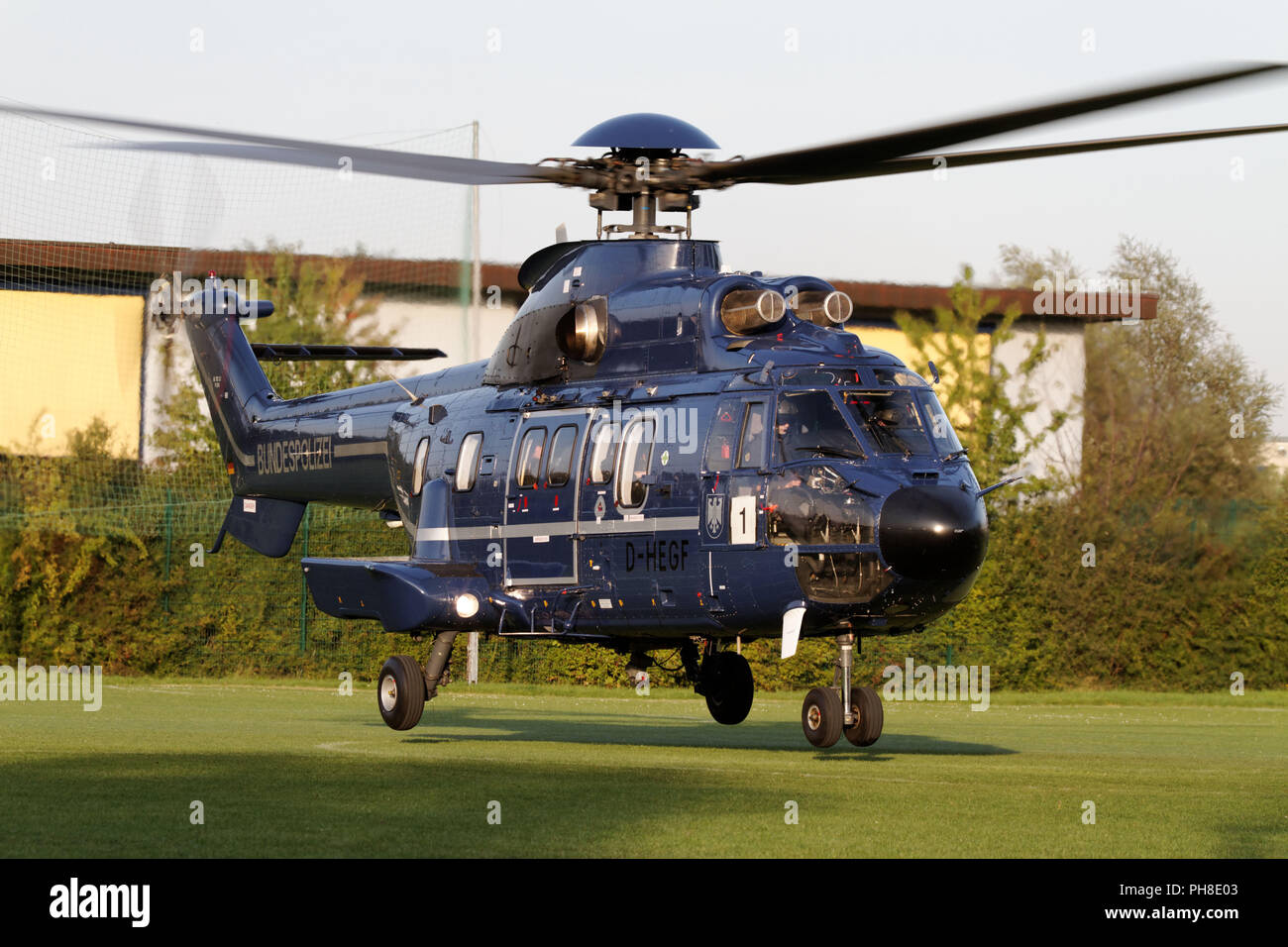 Super puma helikopter -Fotos und -Bildmaterial in hoher Auflösung – Alamy