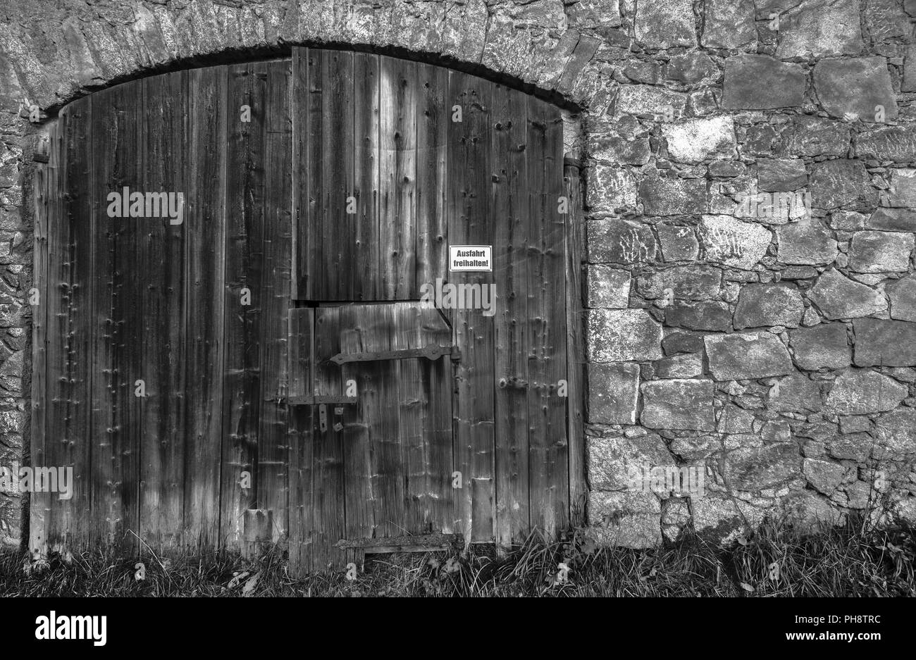 Das alte tor einer alten scheune -Fotos und -Bildmaterial in hoher Auflösung – Alamy