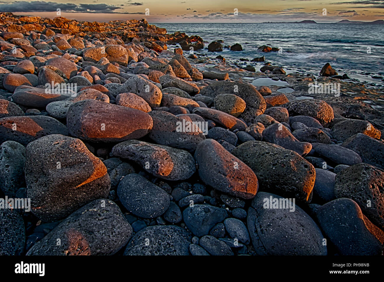 Lava strand -Fotos und -Bildmaterial in hoher Auflösung – Alamy