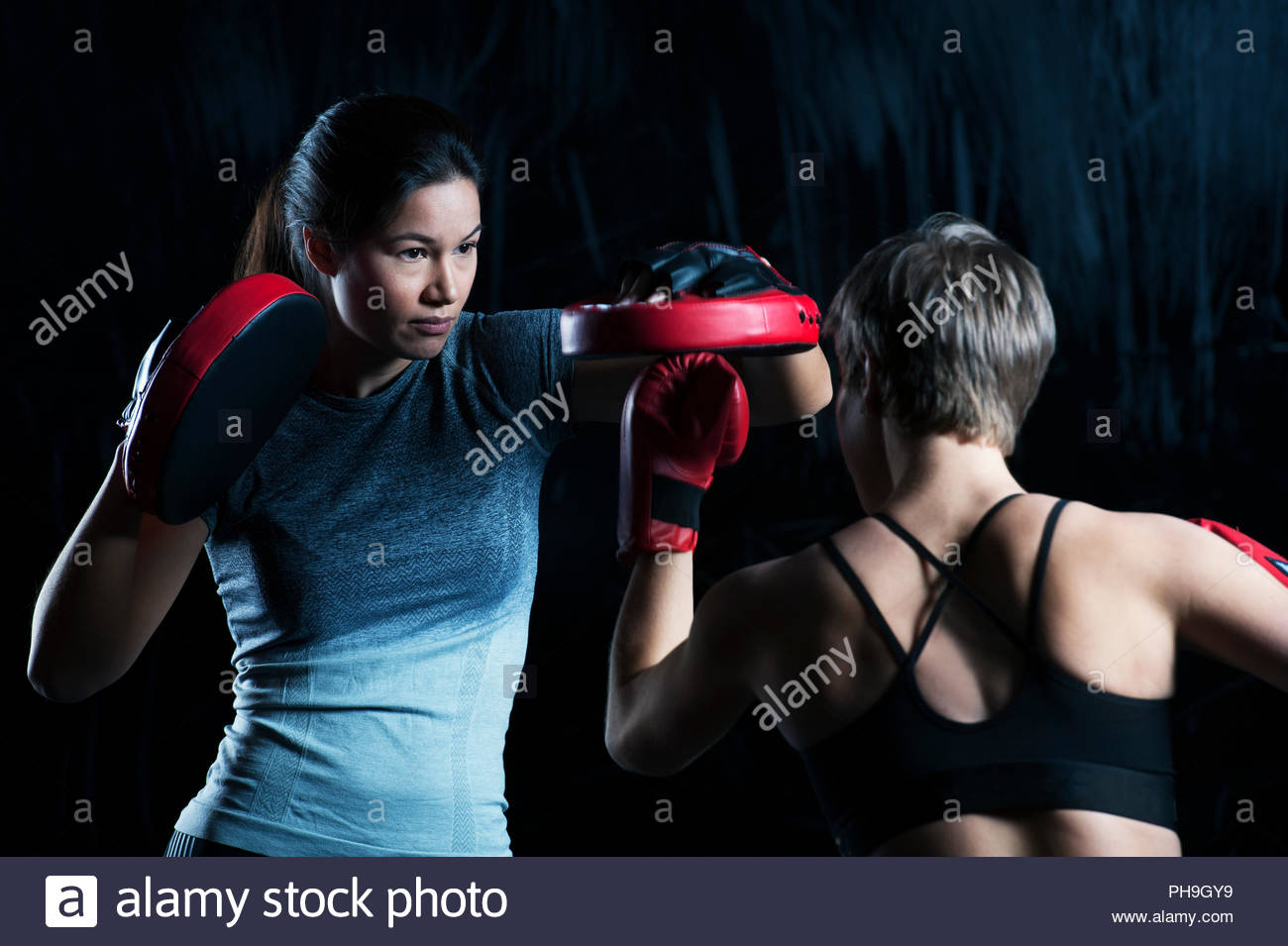 Women Boxing Stockfotos und -bilder Kaufen - Alamy