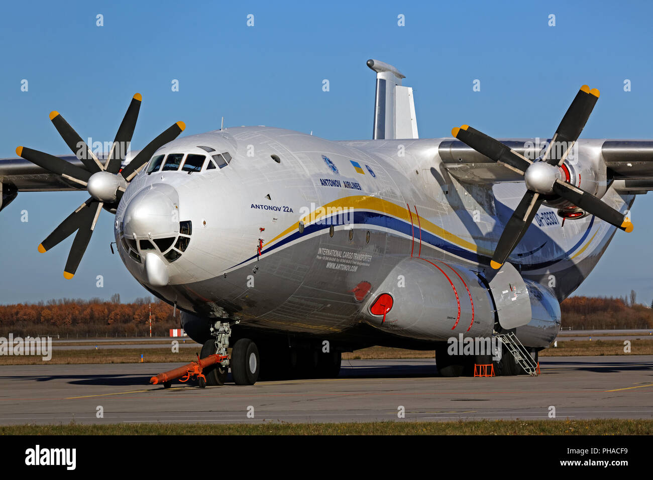 Antonov airlines -Fotos und -Bildmaterial in hoher Auflösung – Alamy