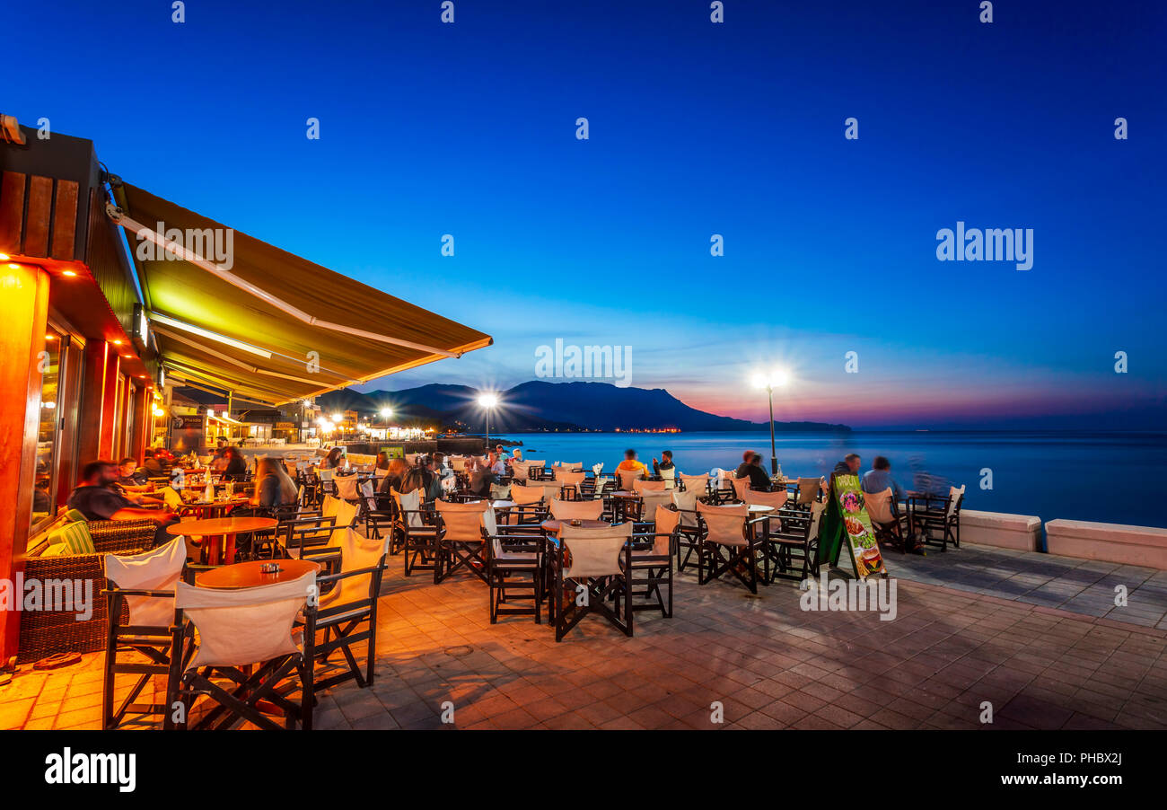 Traditionelle kretische Küche Restaurant Paraliaki Promenade bei ...