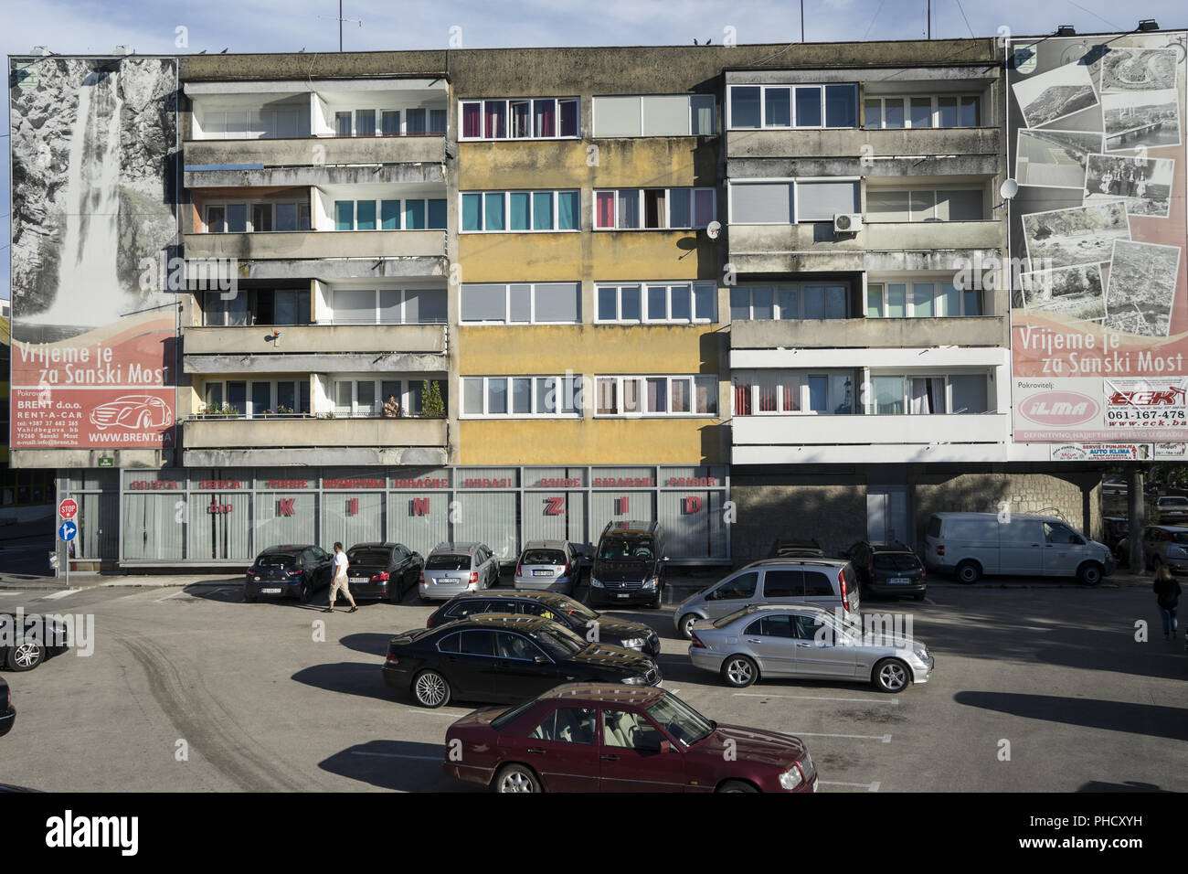 Apartmenthouse in Sanski Most, Bosnien Stockfotografie - Alamy