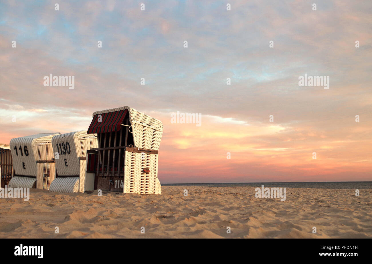 Roter strandkorb usedom -Fotos und -Bildmaterial in hoher Auflösung – Alamy