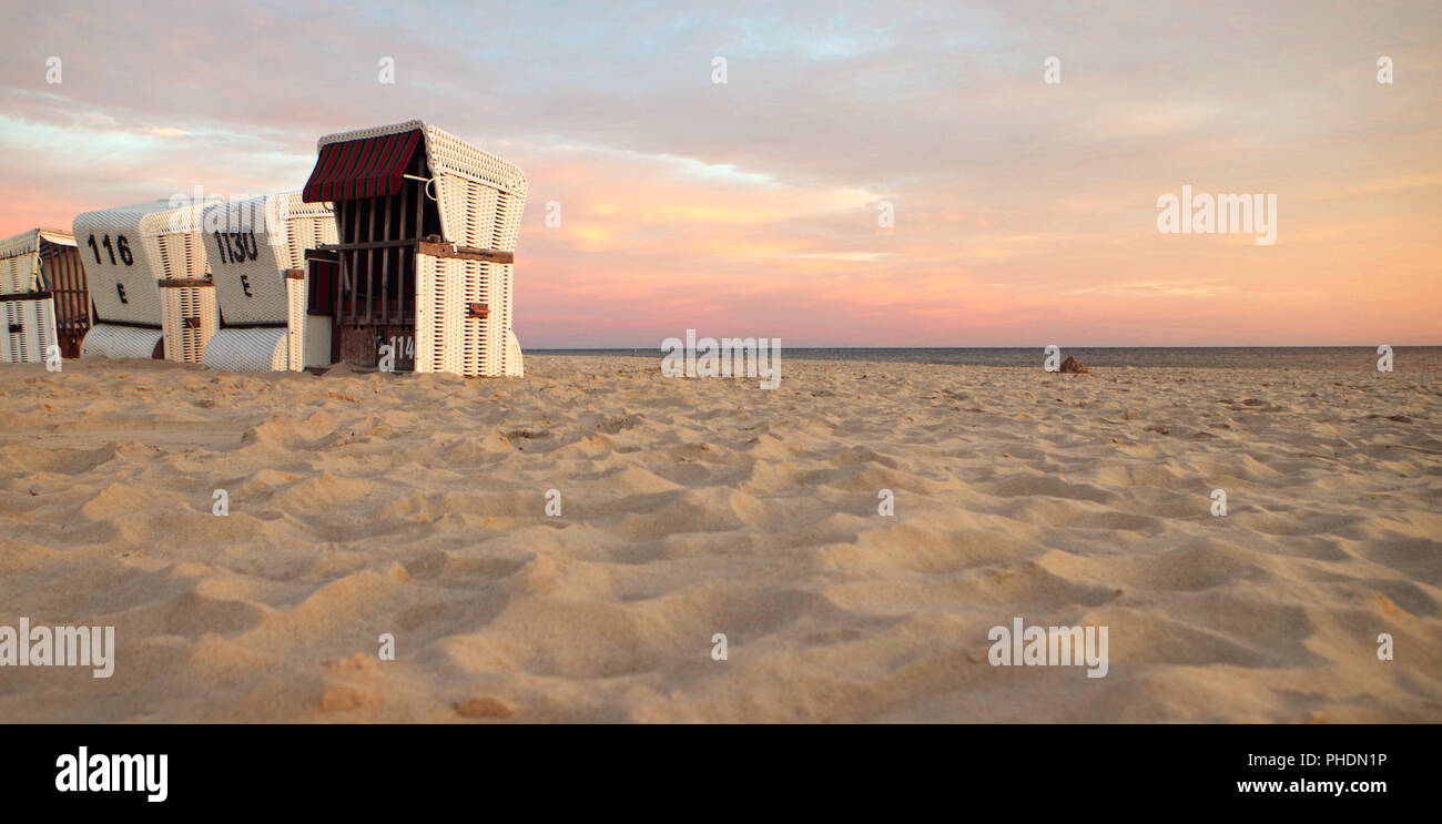 Roter strandkorb usedom -Fotos und -Bildmaterial in hoher Auflösung – Alamy