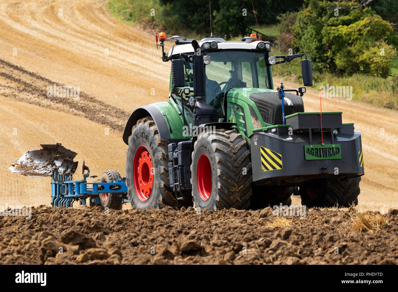 Traktor und pflug -Fotos und -Bildmaterial in hoher Auflösung – Alamy