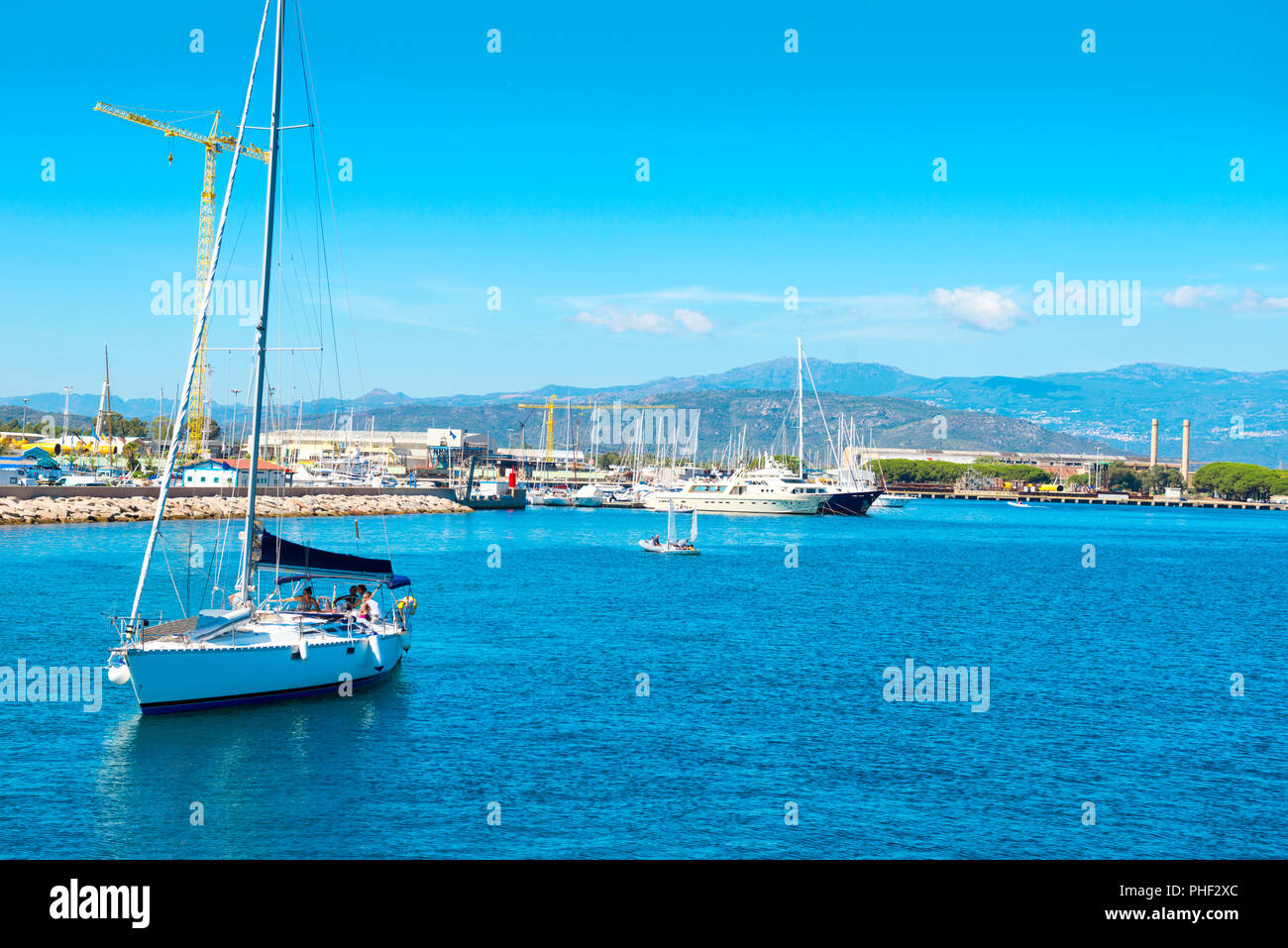 Boot mit leuten -Fotos und -Bildmaterial in hoher Auflösung – Alamy