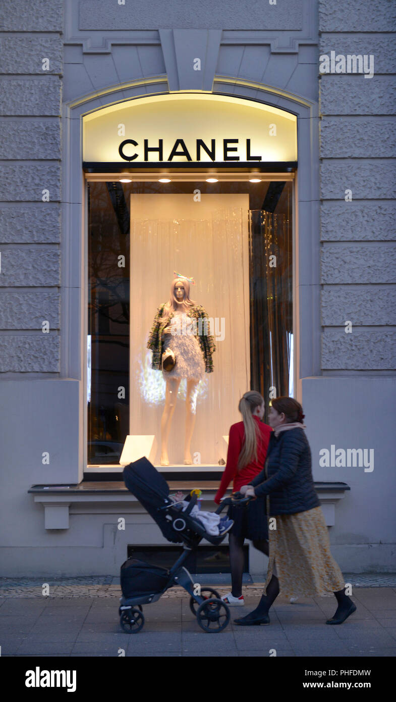 Chanel store berlin -Fotos und -Bildmaterial in hoher Auflösung – Alamy