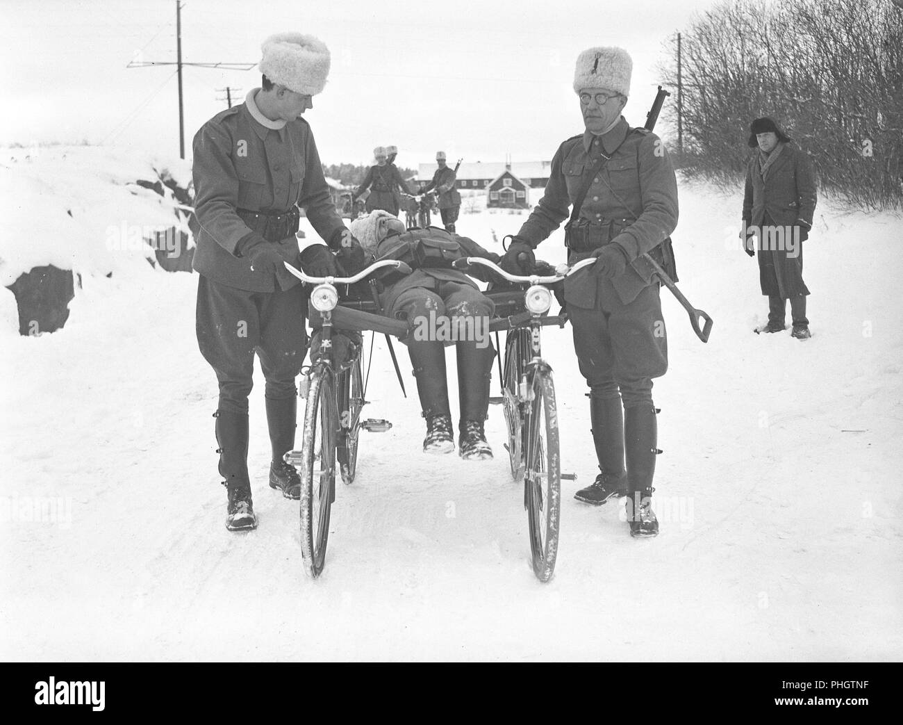 Soldaten bei musterung 2. weltkrieg Schwarzweiß-Stockfotos und -bilder ...
