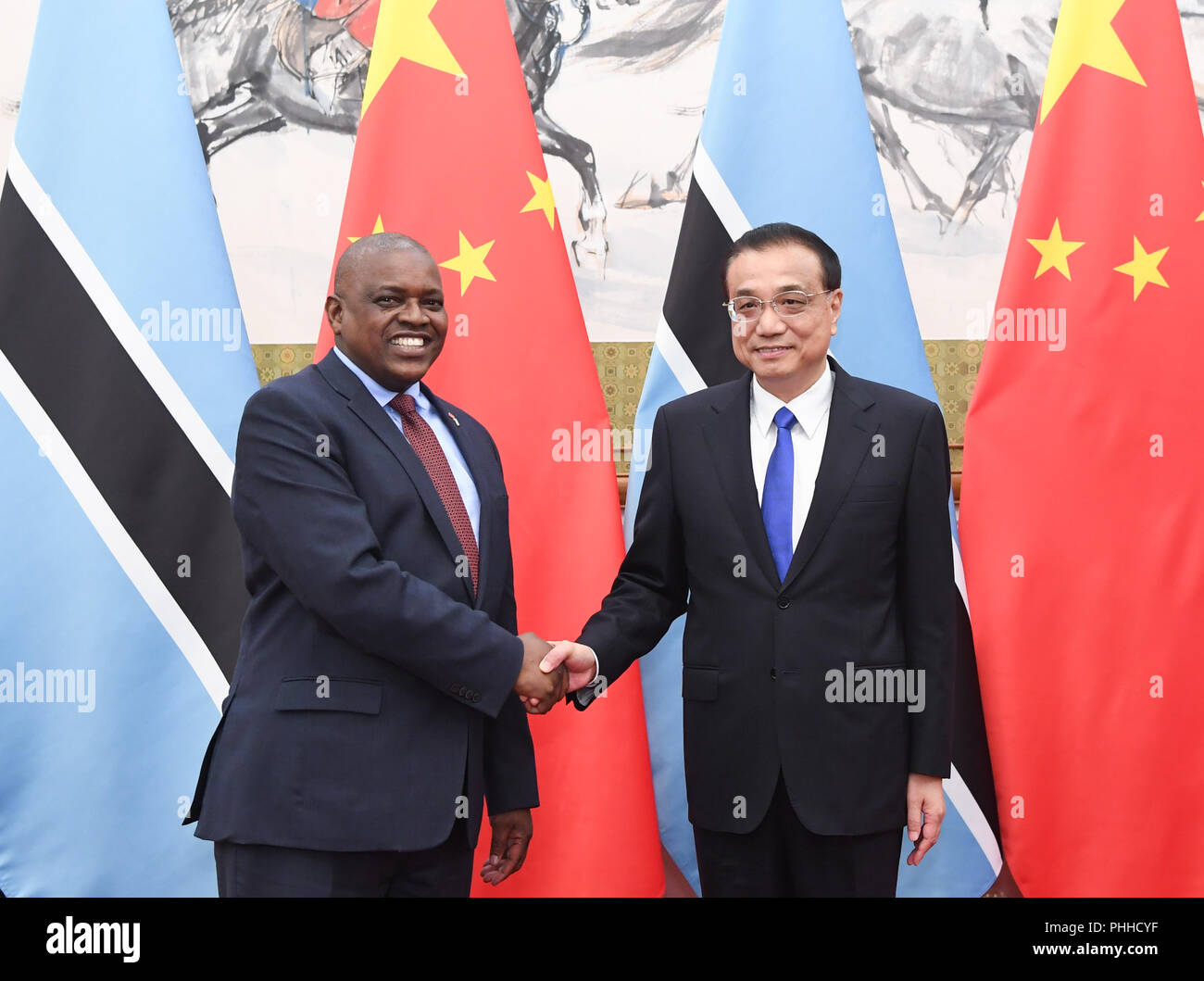 Peking, China. 1. Sep 2018. Chinesische Ministerpräsident Li Keqiang (R ...