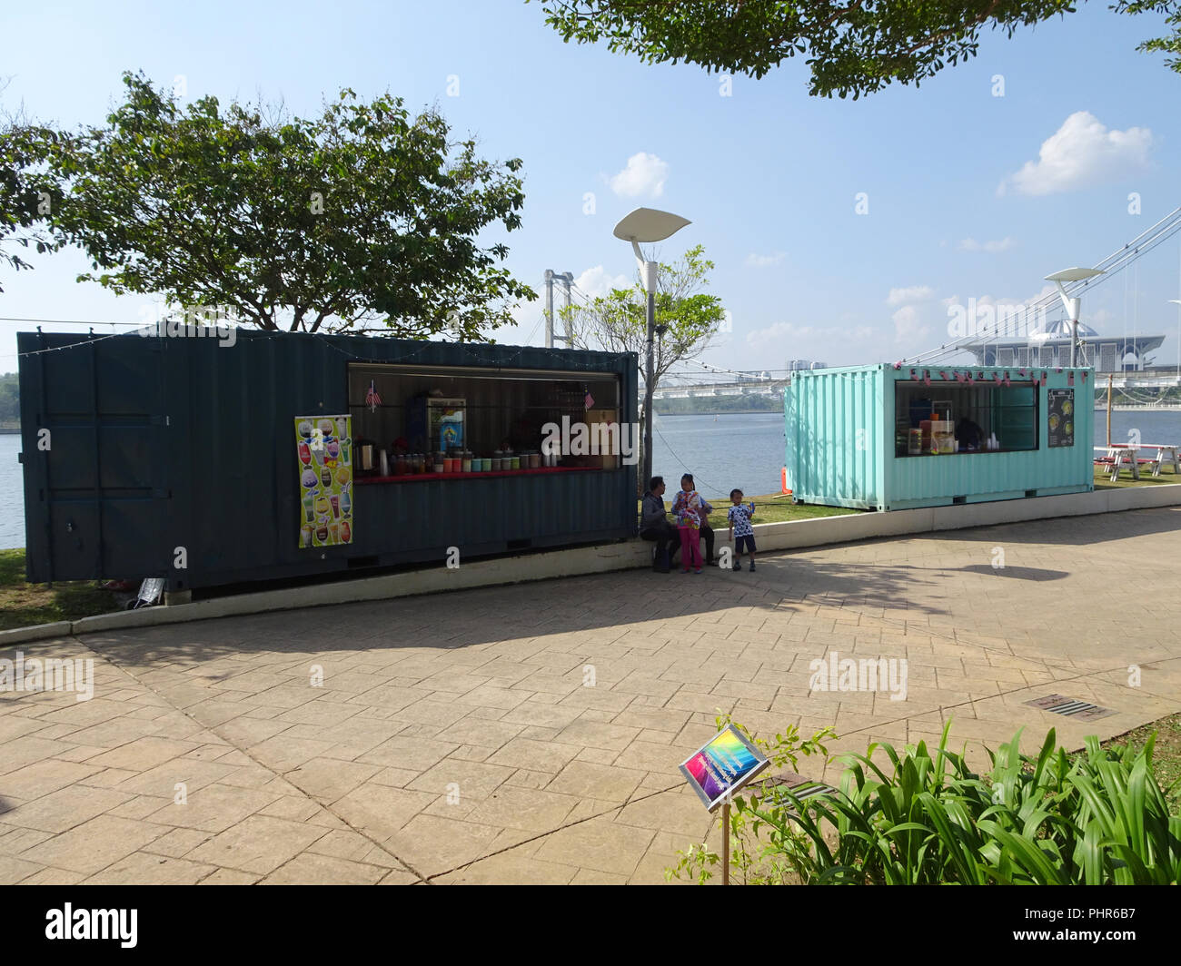 Shipping container house -Fotos und -Bildmaterial in hoher Auflösung ...