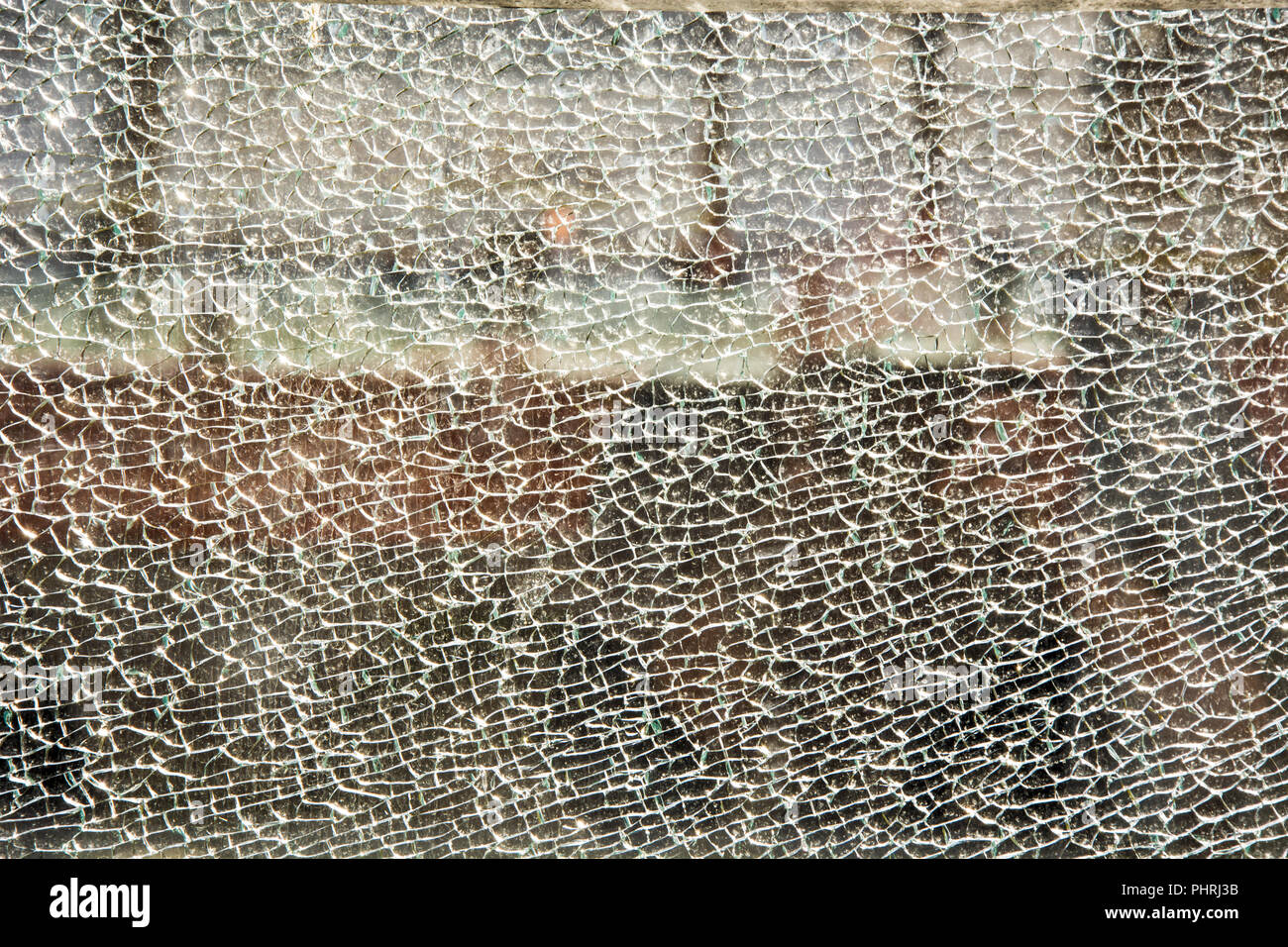 Broken glass vehicle -Fotos und -Bildmaterial in hoher Auflösung – Alamy