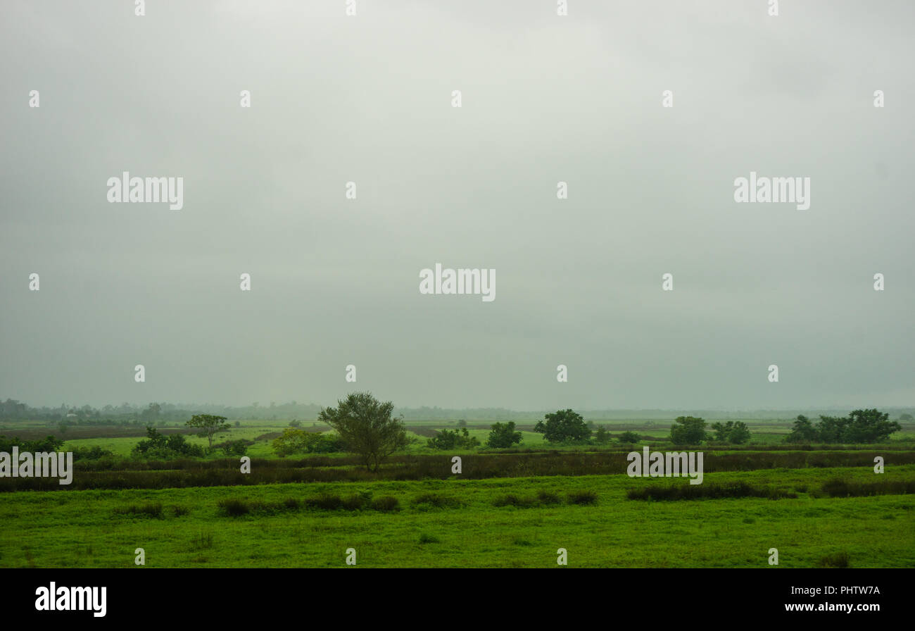 Typische Berg und costral Landschaft mit Kaukasus Berge und Flüsse in ...