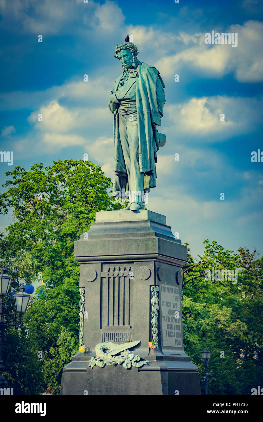 Statue von alexander pushkin in moskau -Fotos und -Bildmaterial in ...