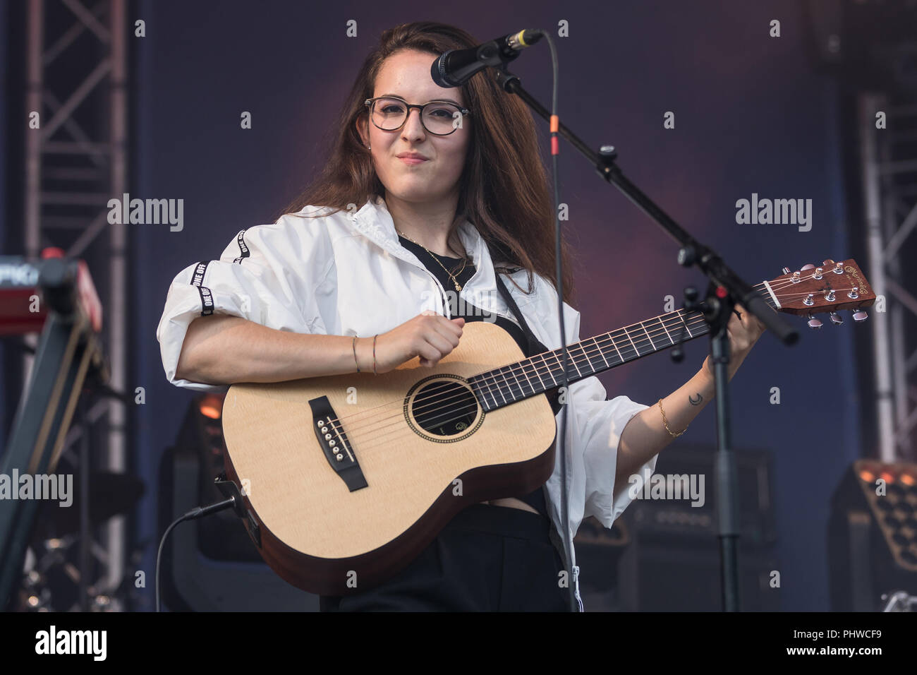 Veronica fusaro sängerin -Fotos und -Bildmaterial in hoher Auflösung ...