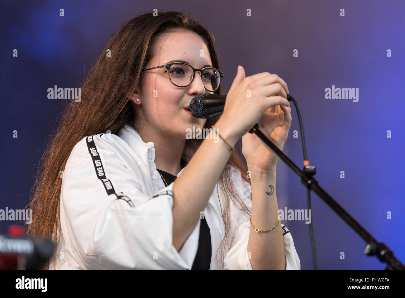 Veronica fusaro sängerin -Fotos und -Bildmaterial in hoher Auflösung ...