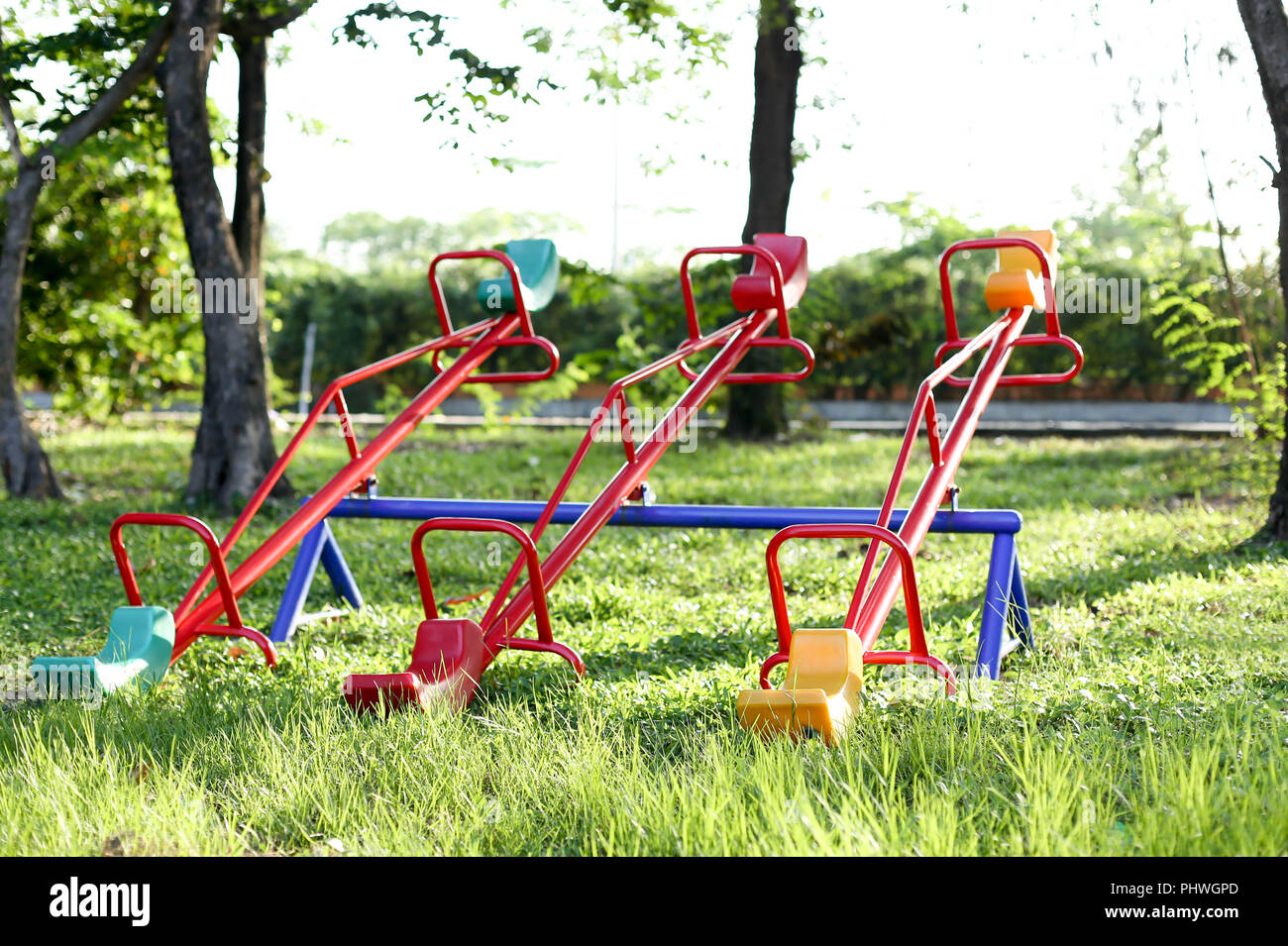 Teeter brett -Fotos und -Bildmaterial in hoher Auflösung – Alamy