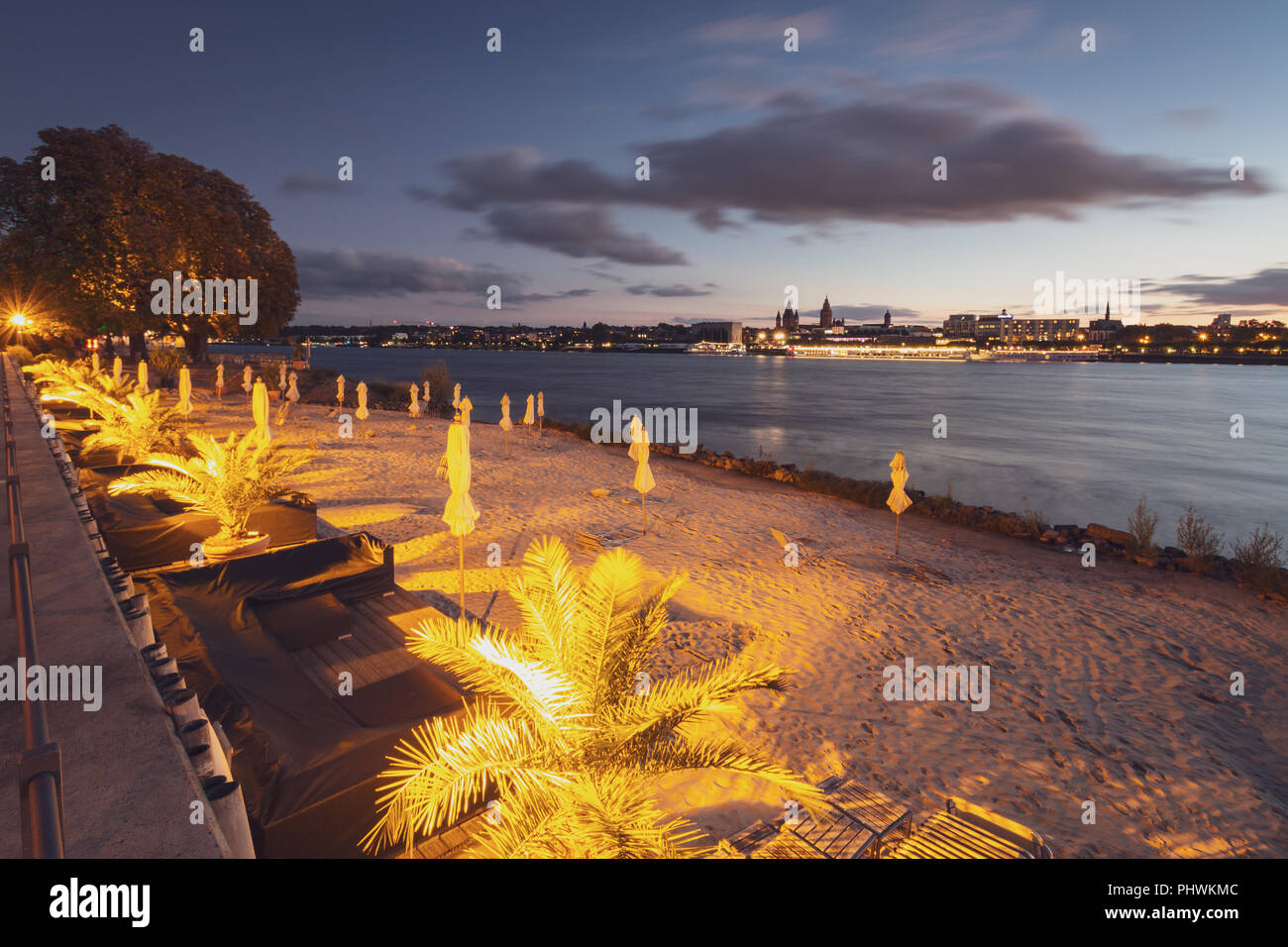 Mainz Strand Am Rhein Stockfotos und -bilder Kaufen - Alamy