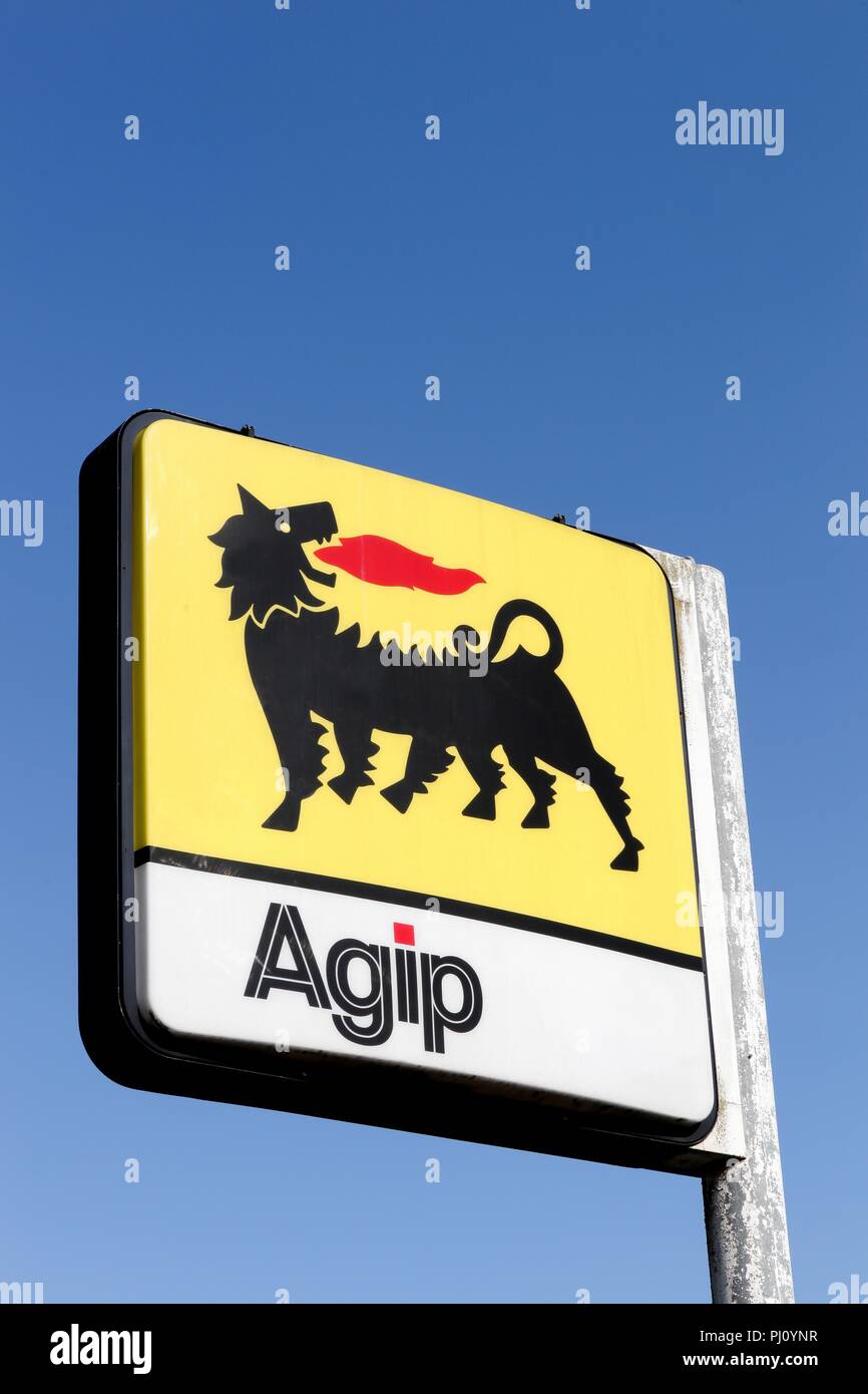 Agip gas stations logo -Fotos und -Bildmaterial in hoher Auflösung – Alamy