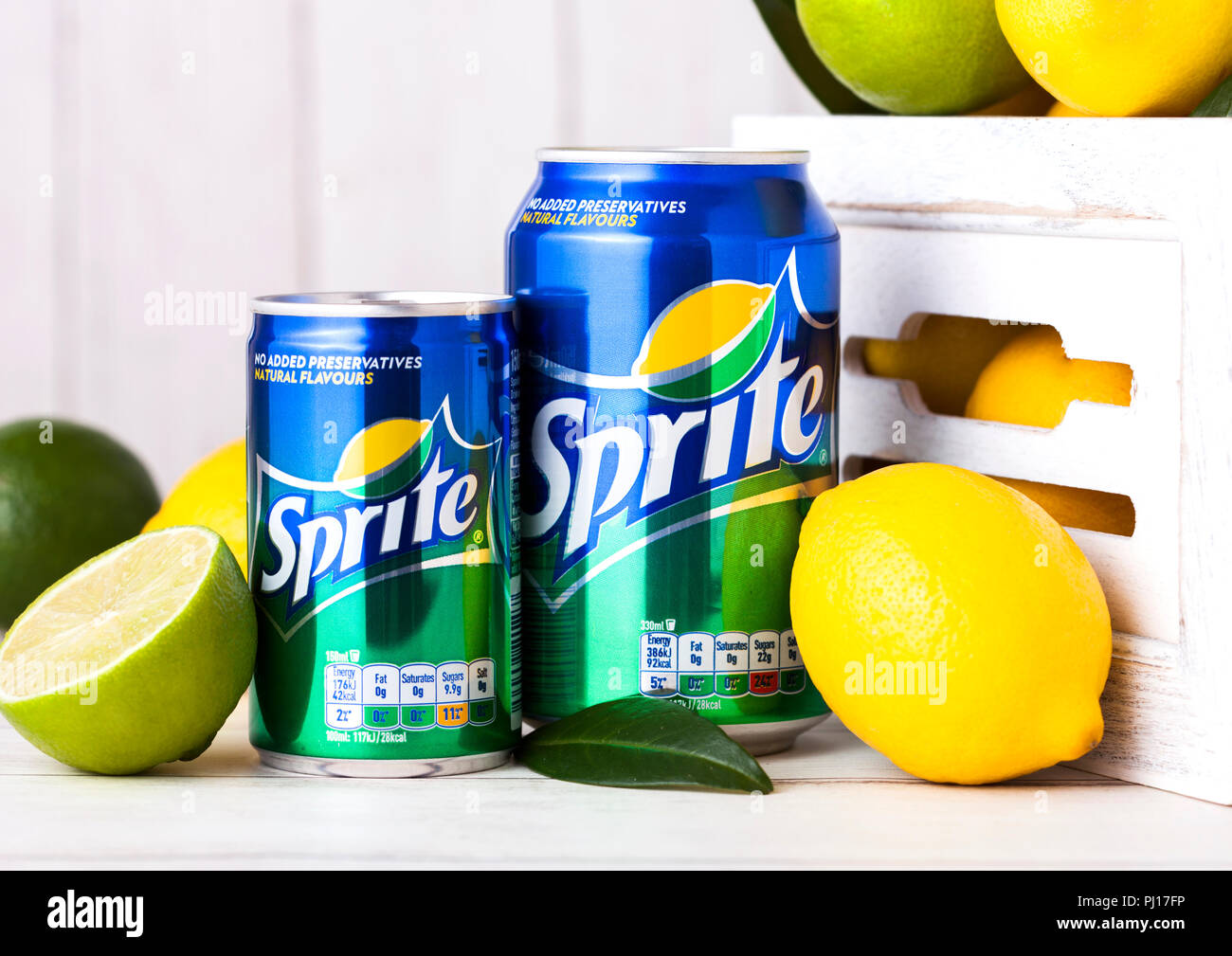 LONDON, UK, September 03, 2018: Aluminiumdosen von Sprite Drink auf ...
