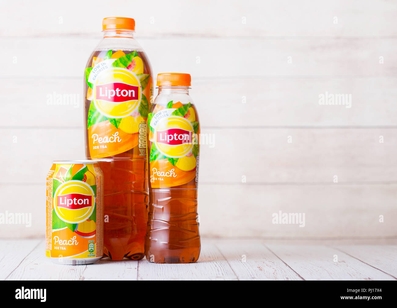 Flasche lipton zitronen eistee -Fotos und -Bildmaterial in hoher ...