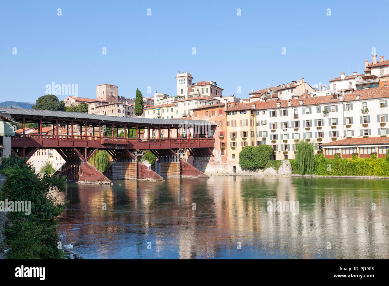 Ponte degli Alpini oder Ponte Vecchio, Brenta, Bassano del Grappa, Vicenza, Italien bei ...