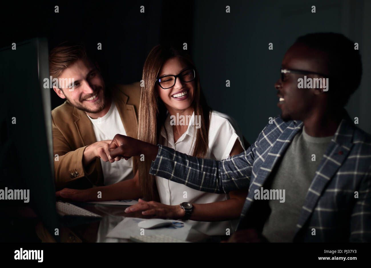 Mitarbeiter Zusammen Stockfotos und -bilder Kaufen - Alamy