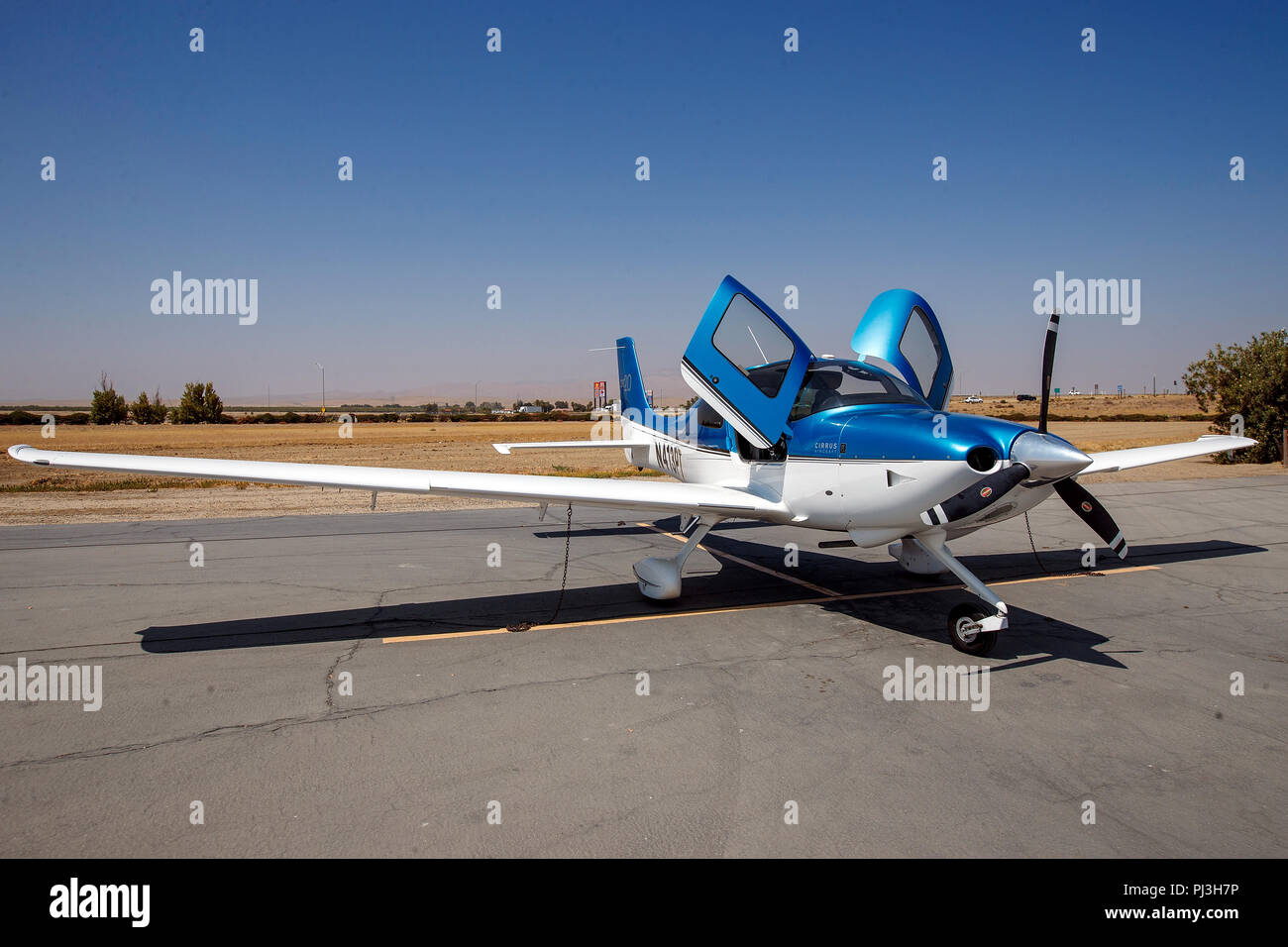 Cirrus aircraft -Fotos und -Bildmaterial in hoher Auflösung – Alamy