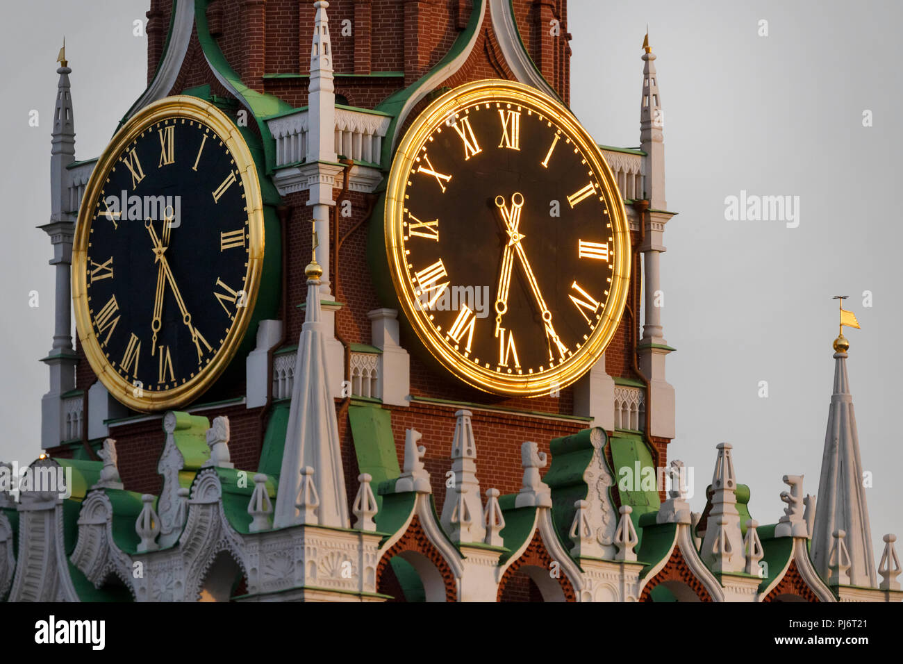 Goldene glockenspiele -Fotos und -Bildmaterial in hoher Auflösung – Alamy