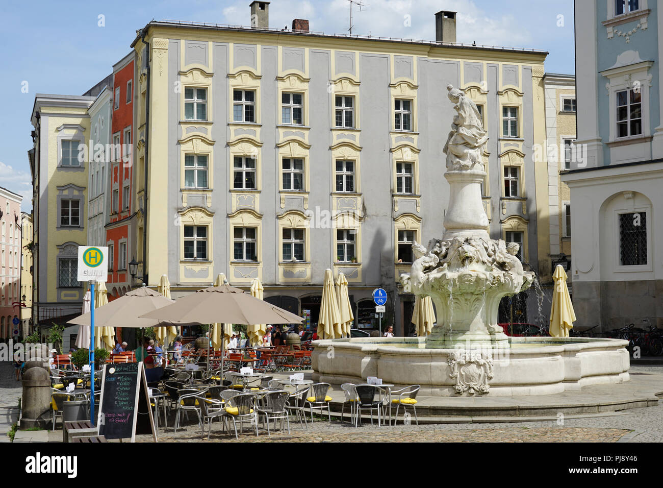 Wittelsbacherbrunnen, Residenzplatz, Altstadt, Passau, Bayern ...
