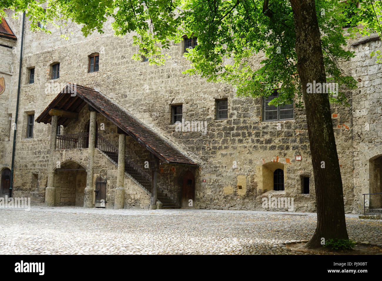 Burg zu Burghausen, Hauptburg, Burghof, Aufgang zur Kemenate ...