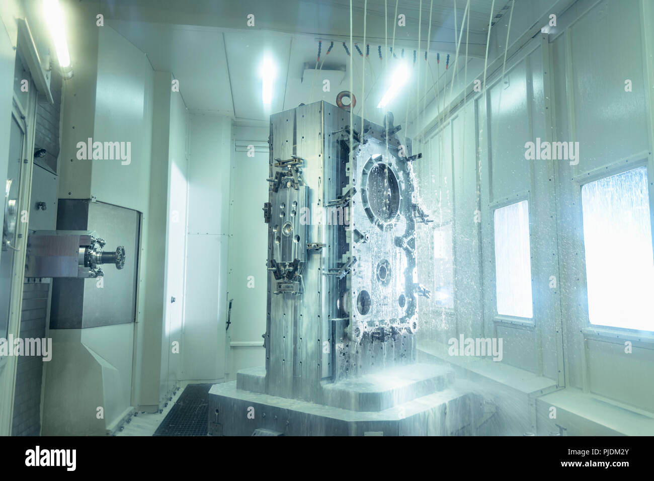 Komplexe maschine -Fotos und -Bildmaterial in hoher Auflösung – Alamy