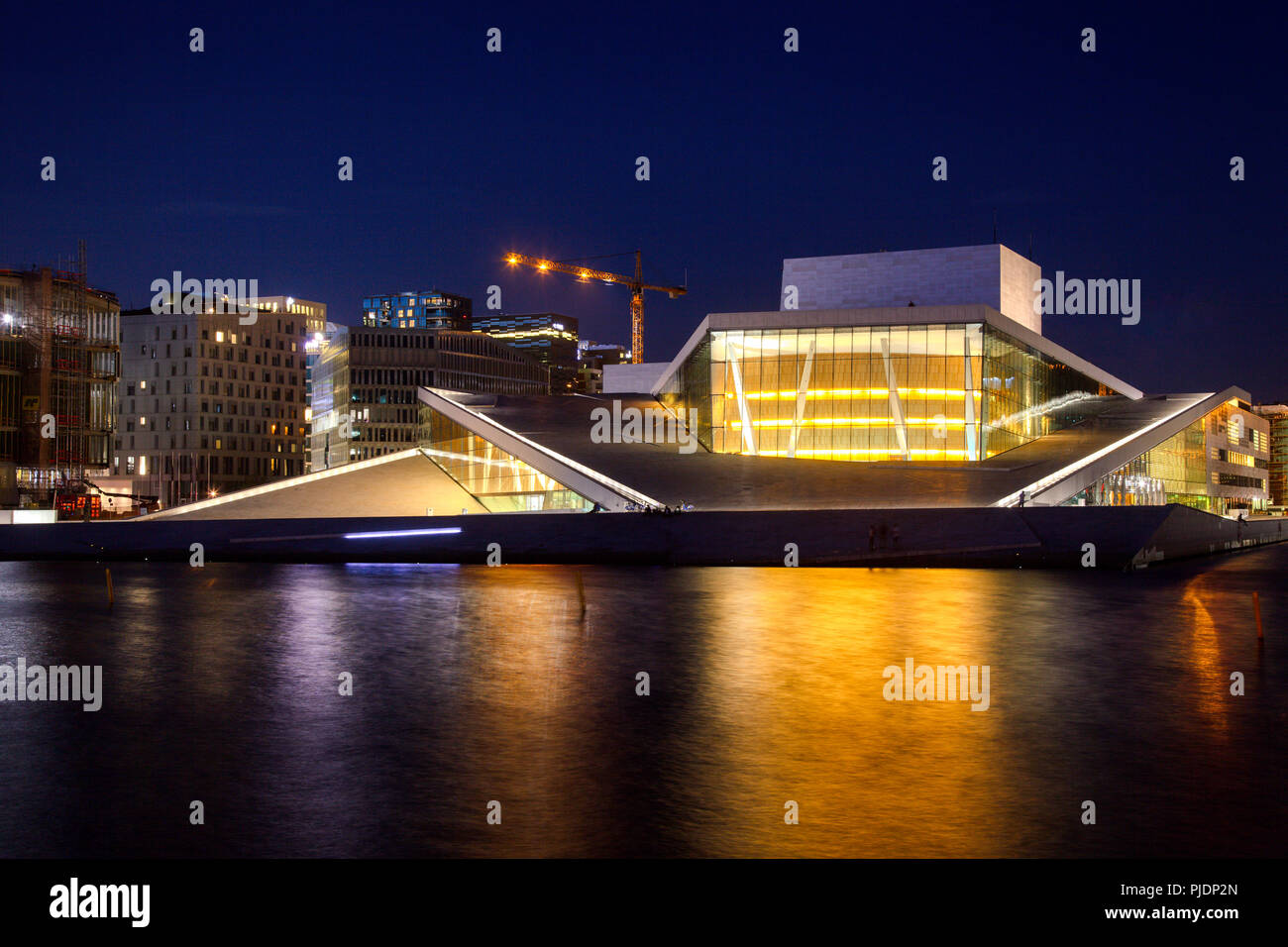Operhuset oslo -Fotos und -Bildmaterial in hoher Auflösung – Alamy