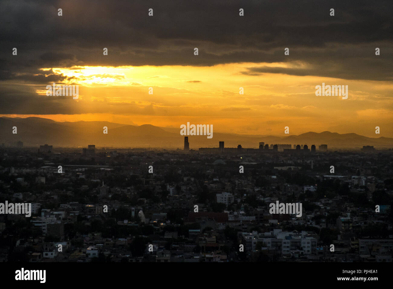 Wolkenkratzer mexiko stadt -Fotos und -Bildmaterial in hoher Auflösung – Alamy