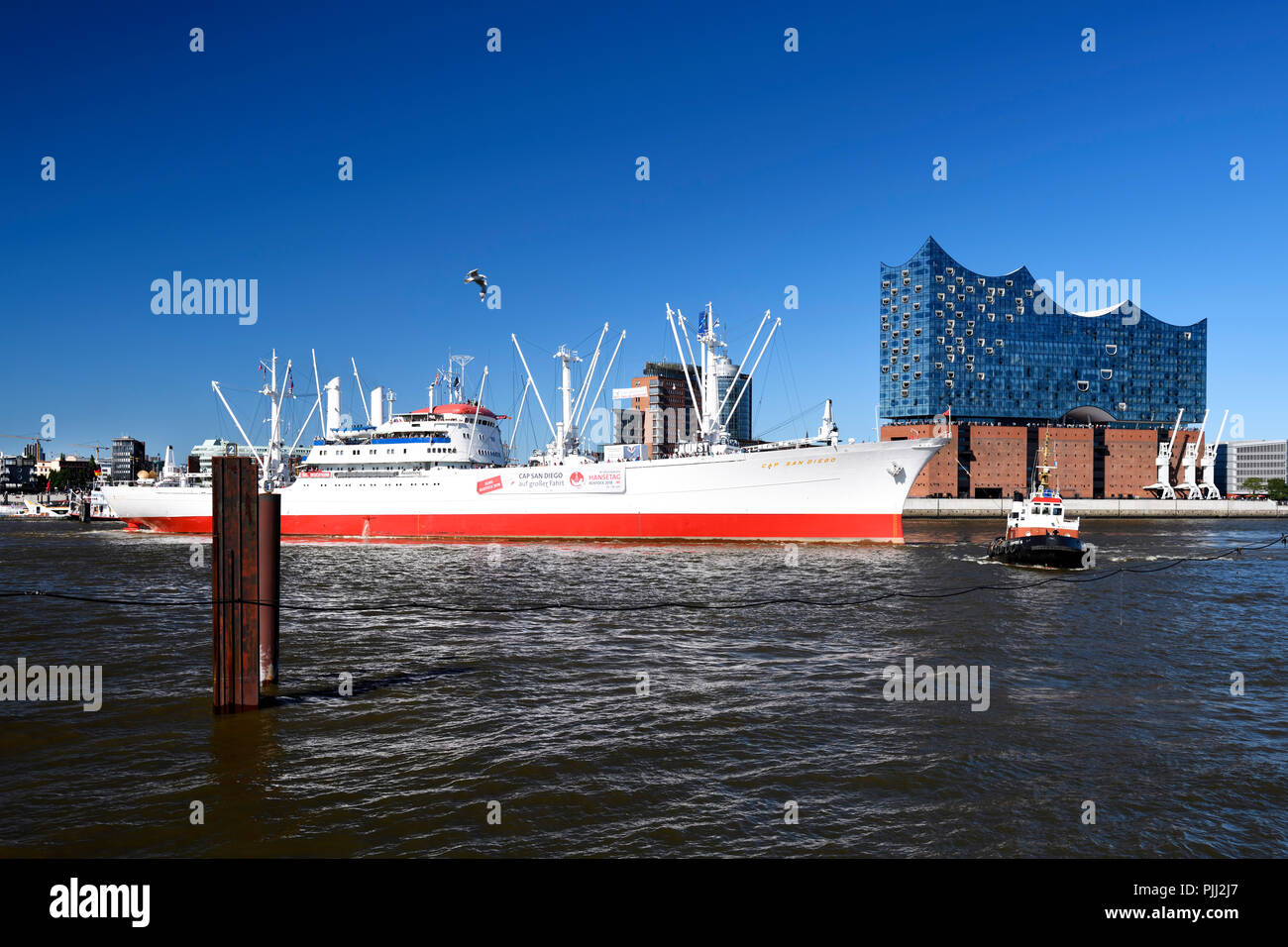 Museumsschiff Cap San Diego in der Elbphilharmonie in Hamburg ...