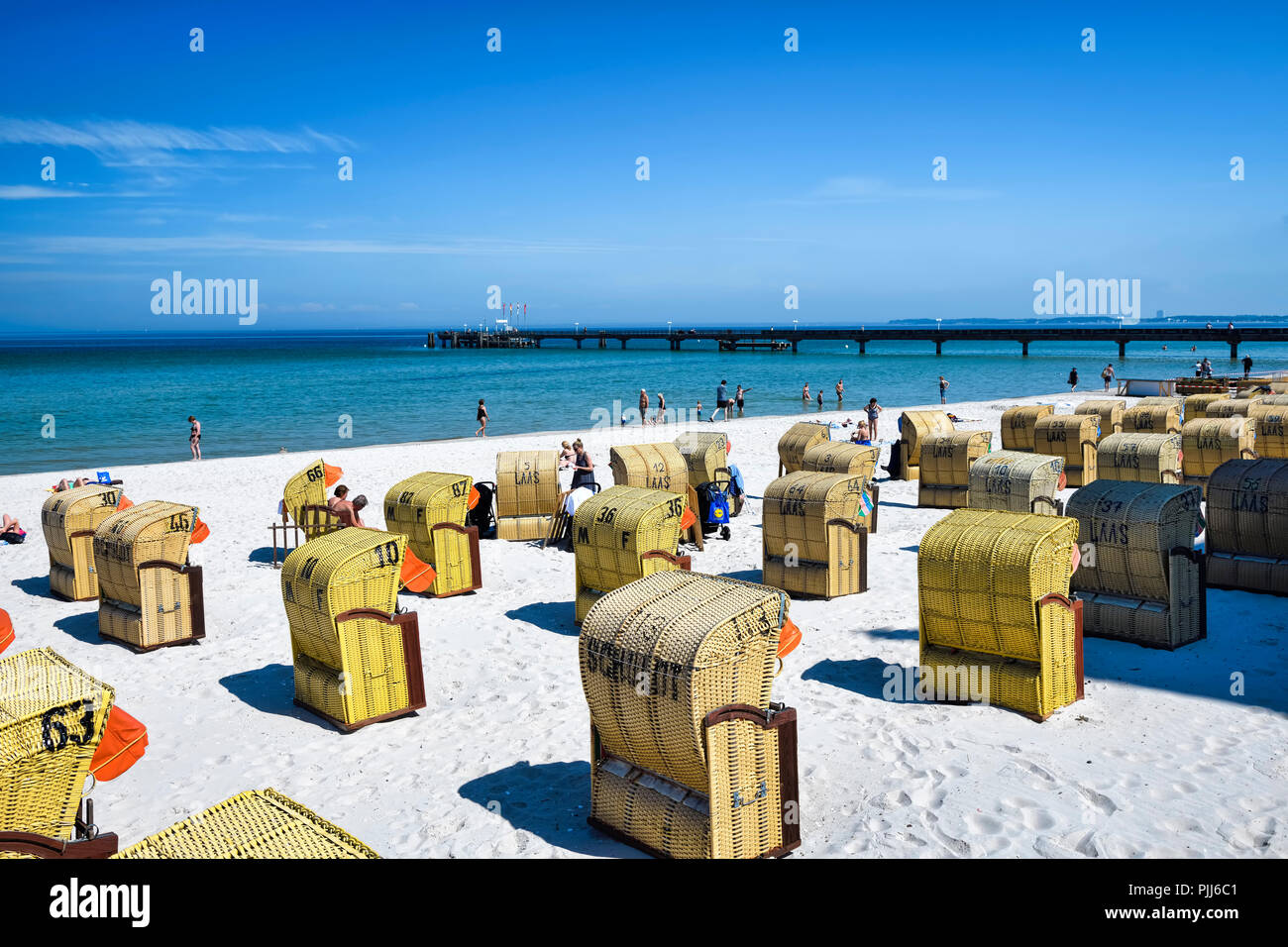 Die Ostsee und Strand in Scharbeutz, Schleswig-Holstein, Deutschland ...
