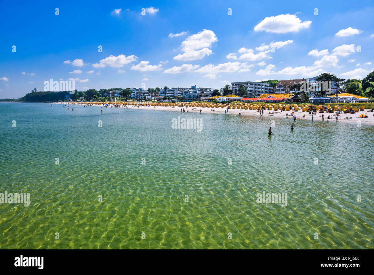 Die Ostsee und Strand in Scharbeutz, Schleswig-Holstein, Deutschland ...