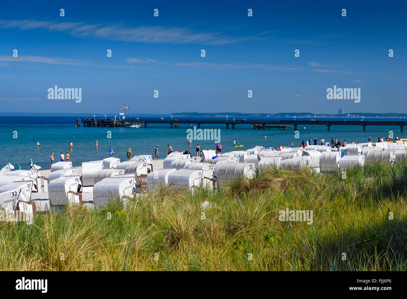 Die Ostsee und Strand in Scharbeutz, Schleswig-Holstein, Deutschland ...