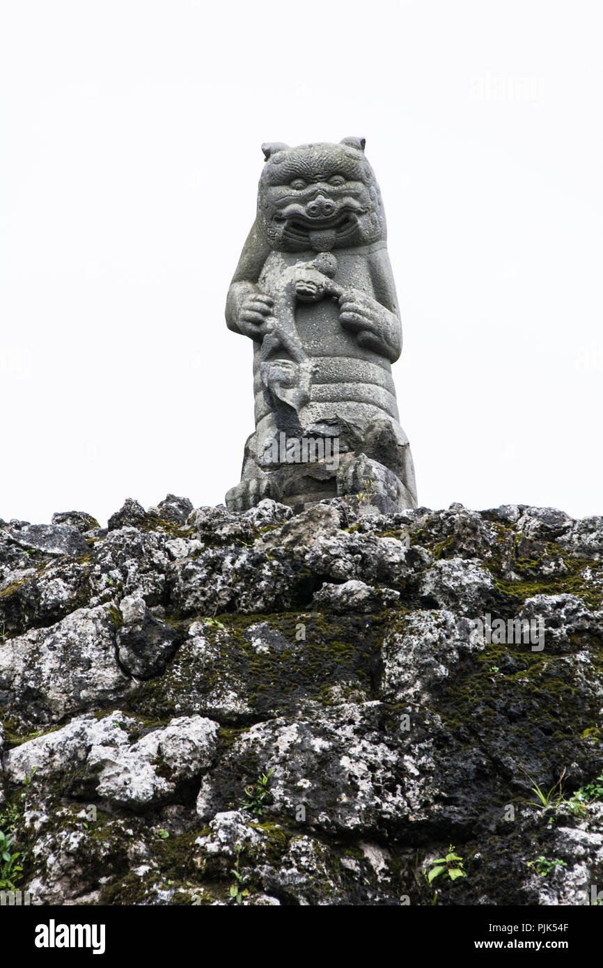 Tamaudun mausoleum von naha auf der okinawa insel von japan Stockfotos ...