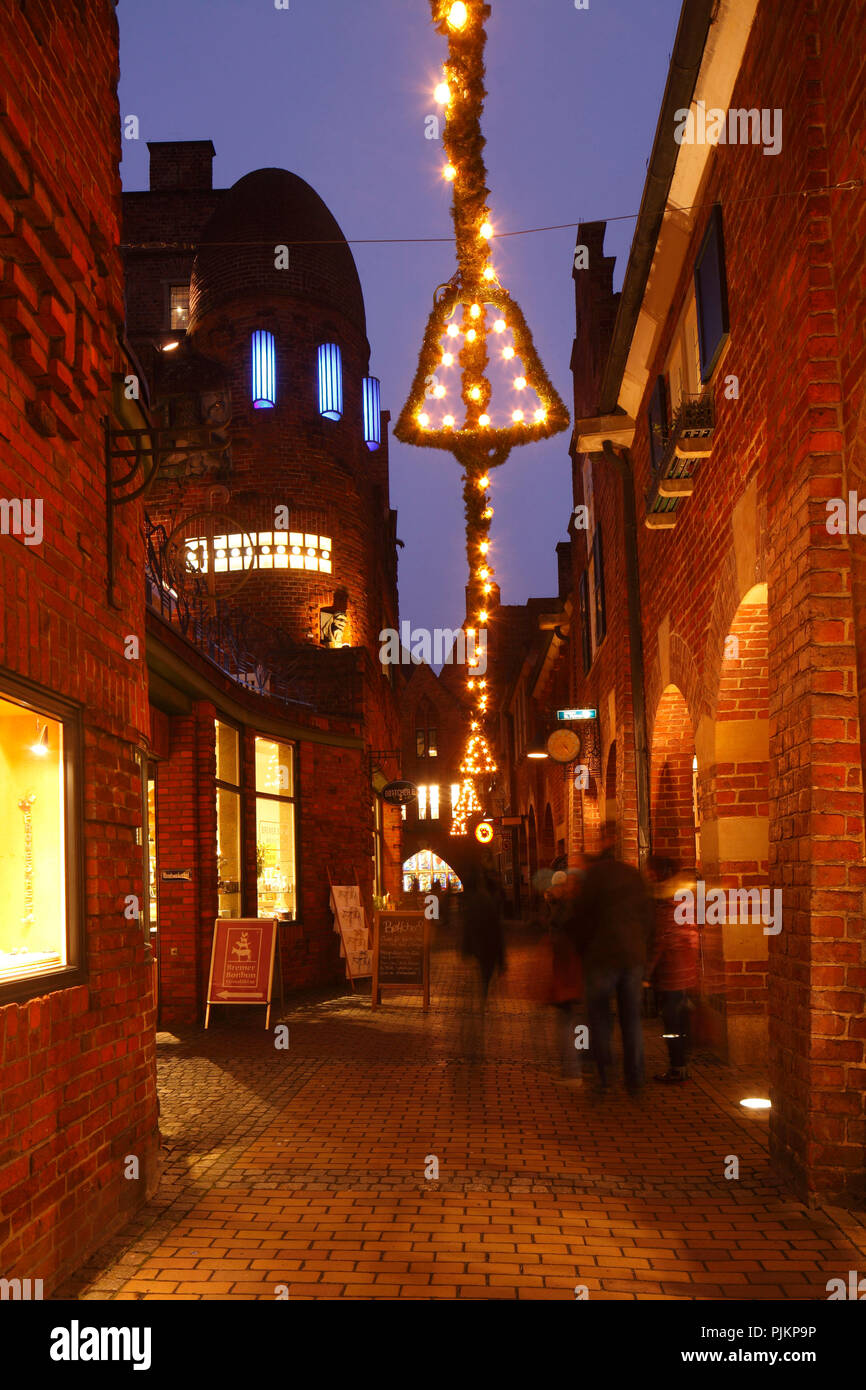 Weihnachtsbeleuchtung in der bottcherstrasse mit paula modersohn becker ...